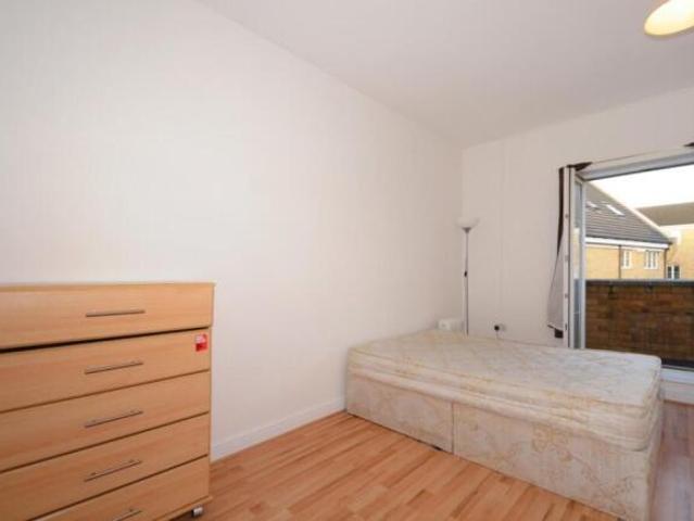 3 bedroom flat for rent in Tower Mill Road, Peckham, London, SE15
