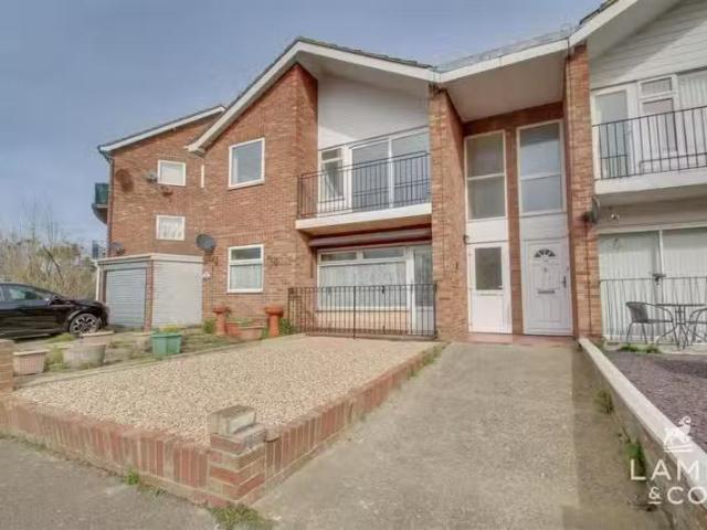 3 bedroom flat for rent in Tower Road, Clacton On Sea, CO15