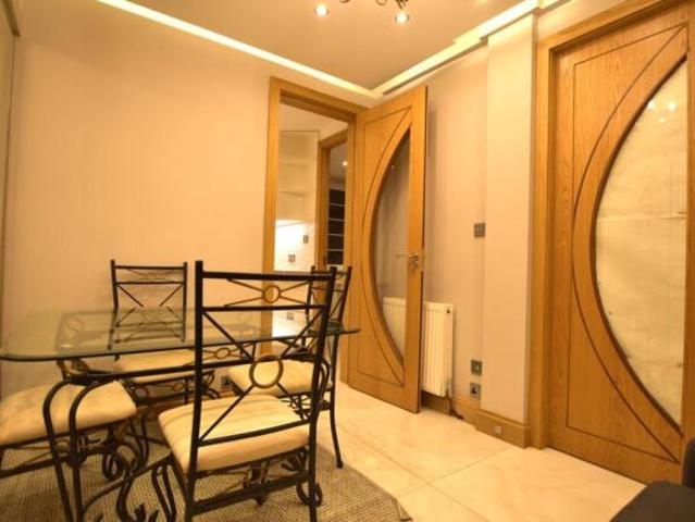 2 bedroom flat for rent in Townshend Court, Townshend Road, London, NW8
