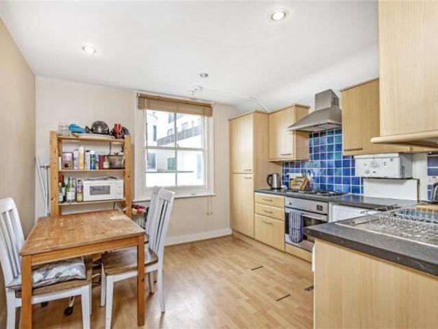 3 bedroom flat for rent in Tremadoc Road, Clapham, London, SW4