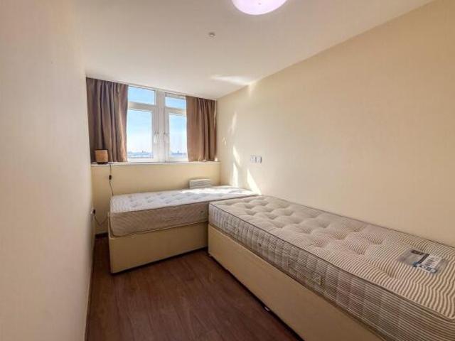 3 bedroom flat for rent in Trinity Road, Bootle, Merseyside, L20