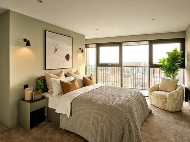 3 bedroom flat for rent in TURA, The Penthouse Collection, LS1