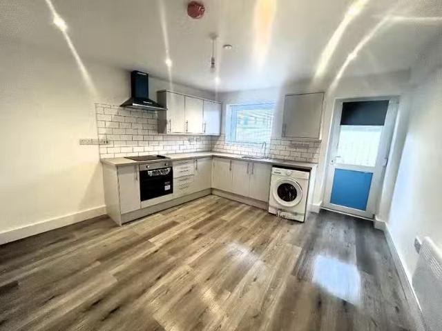 3 bedroom flat for rent in Ty Cefn Road, Cardiff City, CF5