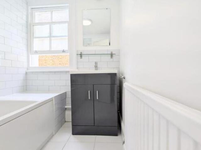 3 bedroom flat for rent in Ulysses Road, West Hampstead, NW6