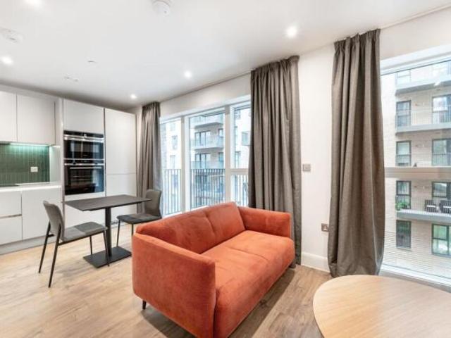 3 bedroom flat for rent in UNCLE Colindale, London, NW9