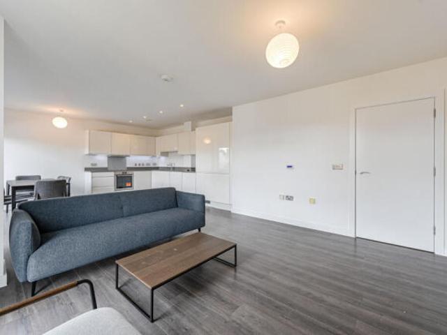 3 bedroom flat for rent in UNCLE, New Cross, London, SE14