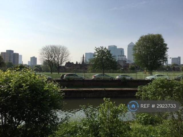 3 bedroom flat for rent in Ursula Gould Way, London, E14