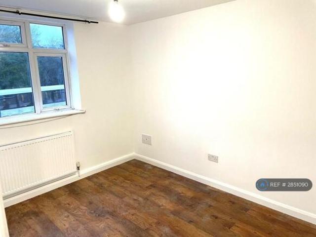3 bedroom flat for rent in Uxbridge Road, Hayes, UB4