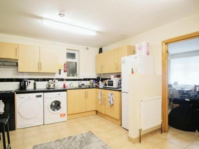 3 bedroom flat for rent in Valentia Road, Headington, OX3