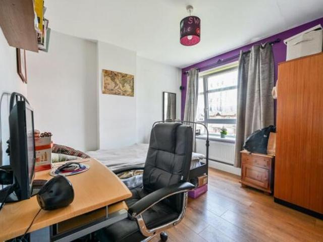 3 bedroom flat for rent in Valley Grove, Charlton, London, SE7