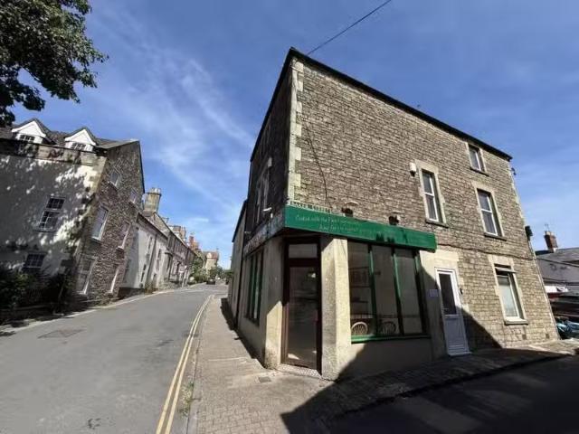 3 bedroom flat for rent in Vallis Way, Frome, Somerset, BA11