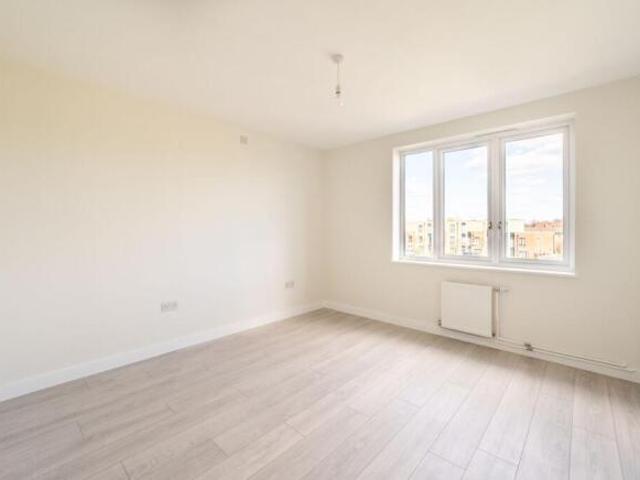 3 bedroom flat for rent in Venice House, Mitcham, CR4