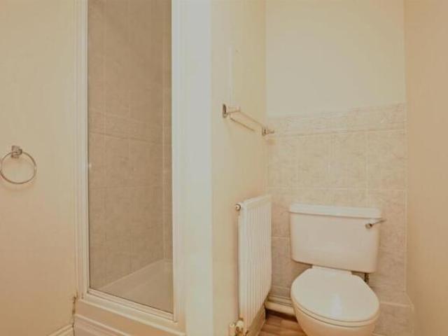 3 bedroom flat for rent in Venneit Close, OX1