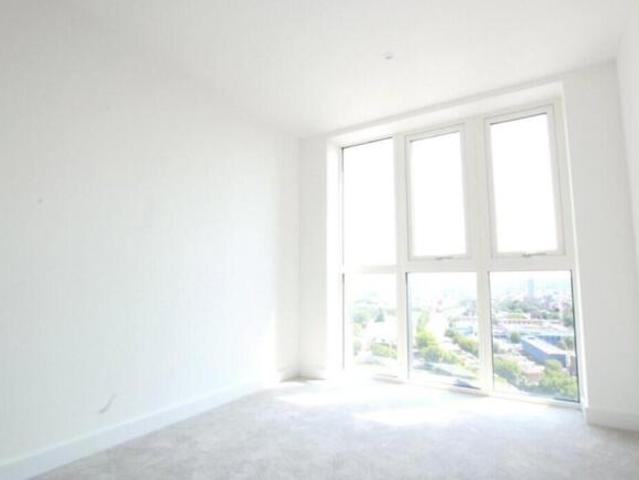 3 bedroom flat for rent in Victory Parade, London, SE18
