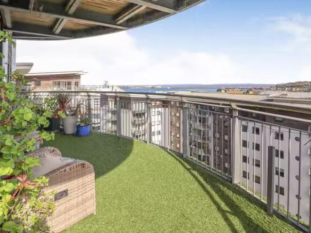 3 bedroom flat for rent in Victoria Wharf, Watkiss Way, Cardif.