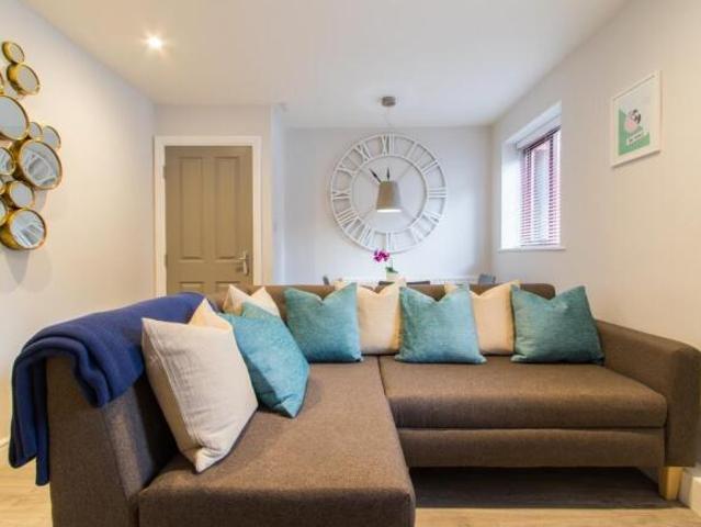 3 bedroom flat for rent in Victoria Road, Leeds, LS6