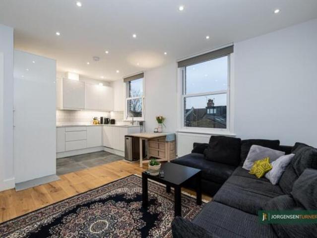 3 bedroom flat for rent in Victoria Road, Queens Park, NW6