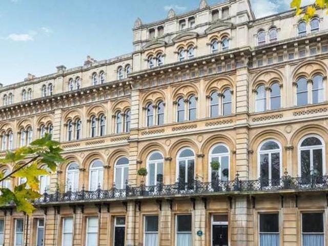 3 bedroom flat for rent in Victoria Square Clifton Bristol BS8