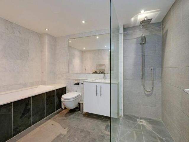 3 bedroom flat for rent in Villiers Road, Willesden Green, NW2