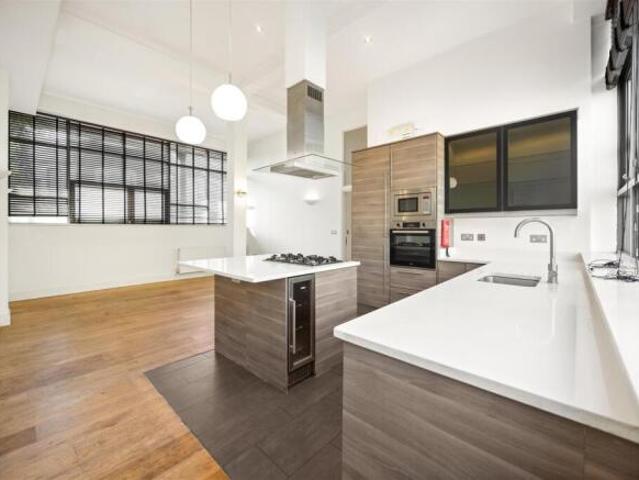 3 bedroom flat for rent in Villiers Road, Willesden Green NW2