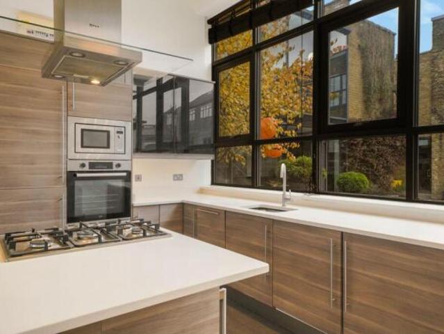3 bedroom flat for rent in Villiers Road, Willesden, NW2