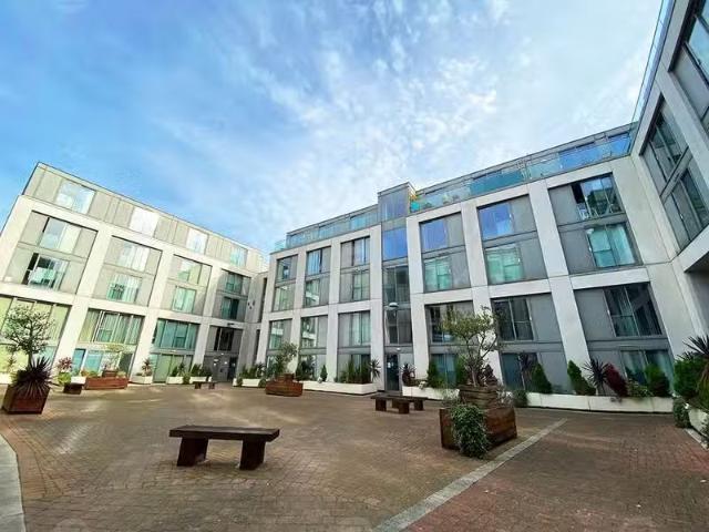 3 bedroom flat for rent in Viva, 10 Commercial Street, Birming.