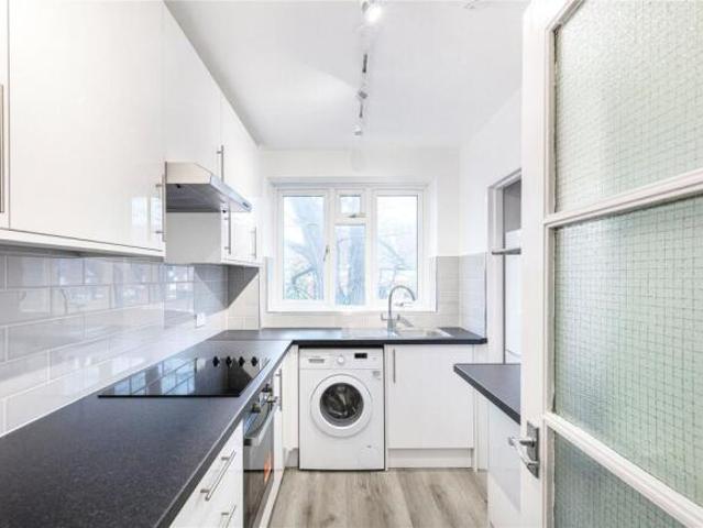 3 bedroom flat for rent in Voltaire Road, Clapham, London, SW4