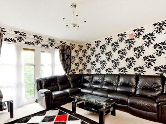 3 Bedroom Flat For Rent In Walthamstow, London