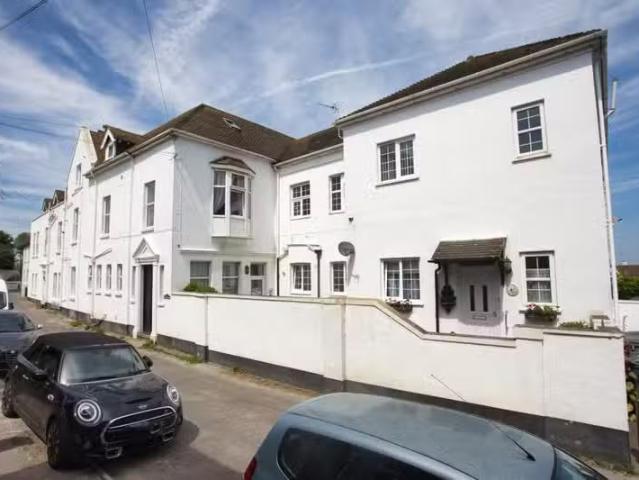 3 bedroom flat for rent in Walmer Castle Road, Deal, Kent, CT14