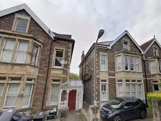 3 bedroom flat for rent in Walsingham Road, Bristol, BS6