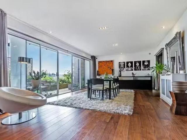 3 bedroom flat for rent in Wapping High Street, London, E1W
