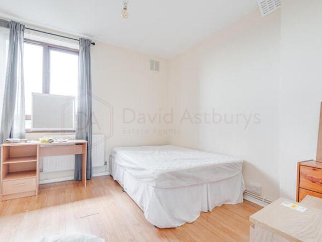 3 bedroom flat for rent in Warwick Grove, Clapton, London, E5