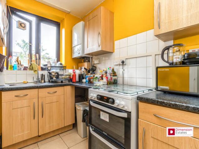 3 bedroom flat for rent in Warwick Grove, Upper Clapton, Hackney, London, E5