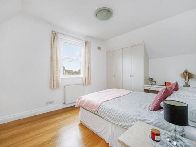 3 bedroom flat for rent in Warwick Road, W5