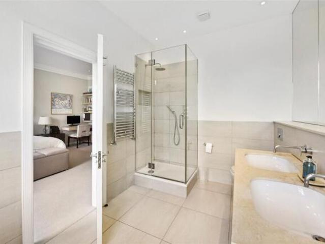 3 bedroom flat for rent in Warwick Square, Pimlico, SW1V
