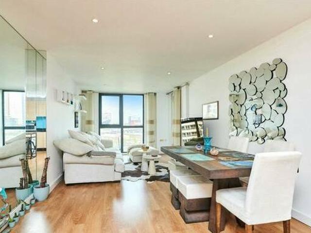 3 bedroom flat for rent in Ward Road London E15