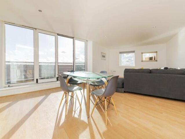 3 bedroom flat for rent in Wards Wharf Approach, Pontoon Docks, E16