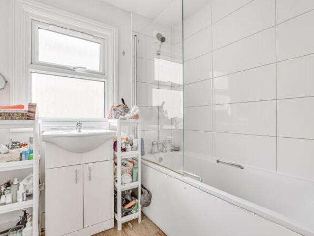 3 bedroom flat for rent in Warriner Gardens, Battersea Park, SW11