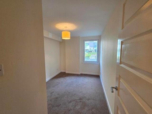 3 bedroom flat for rent in Waterfront Park, Granton, Edinburgh, EH5