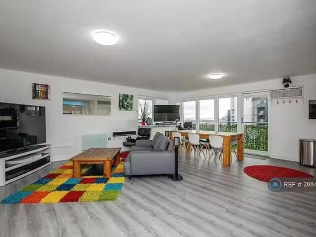 3 bedroom flat for rent in Watkiss Way, Penarth, CF11