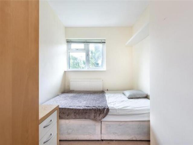 3 bedroom flat for rent in Wenlock Court, New North Road, Old Street, N1