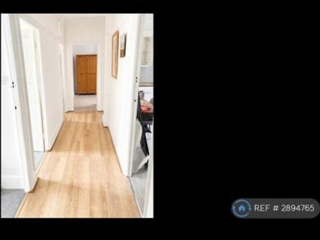 3 bedroom flat for rent in Well Hall Road, Eltham, SE9
