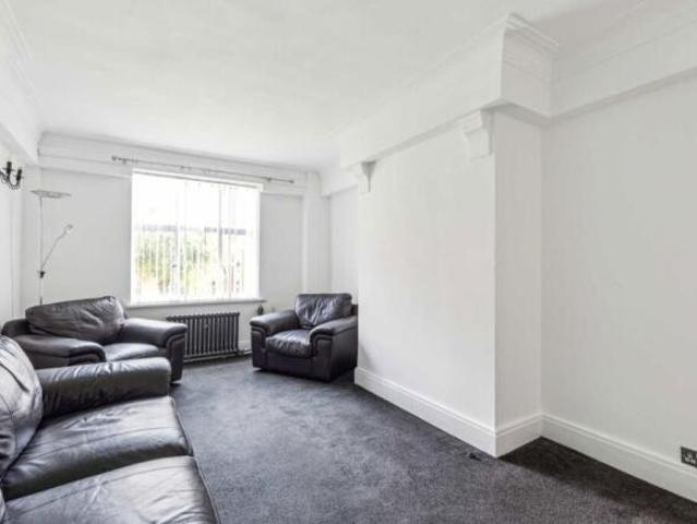 3 bedroom flat for rent in Wellesley Road, Chiswick, W4