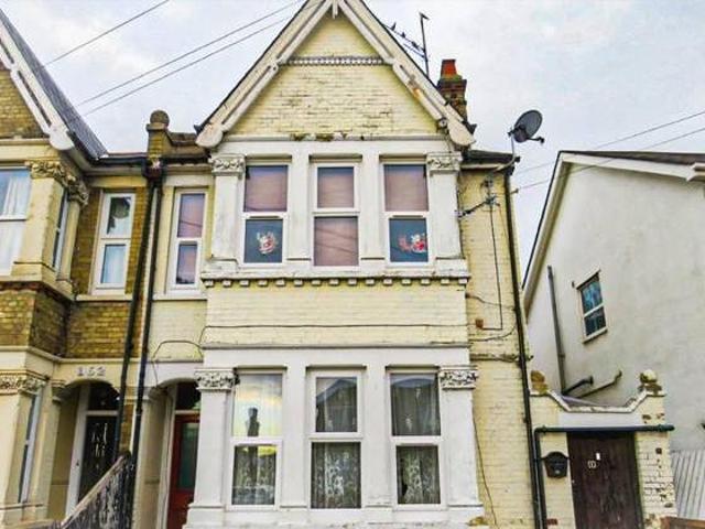 3 bedroom flat for rent in Wellesley Road CLACTONONSEA CO15