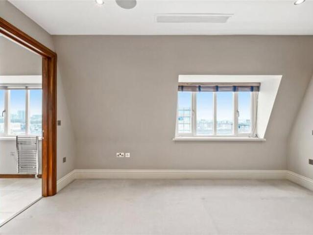 3 bedroom flat for rent in Wellington Court, 55 67 Wellington Road, NW8