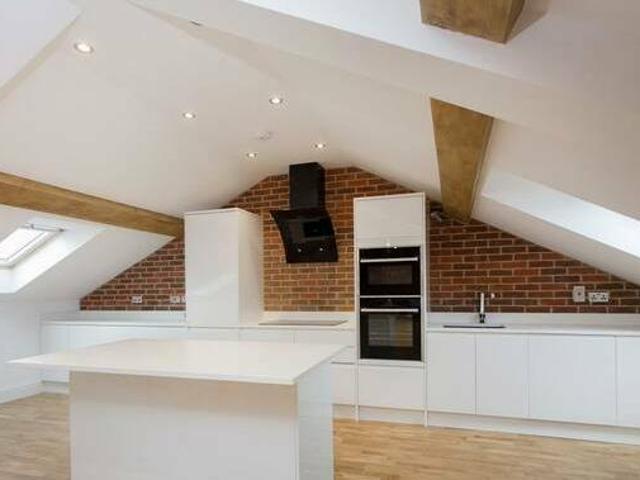 3 bedroom flat for rent in Welmar Mews SW4
