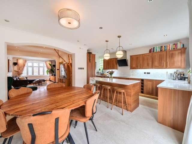 3 bedroom flat for rent in West Drayton, London