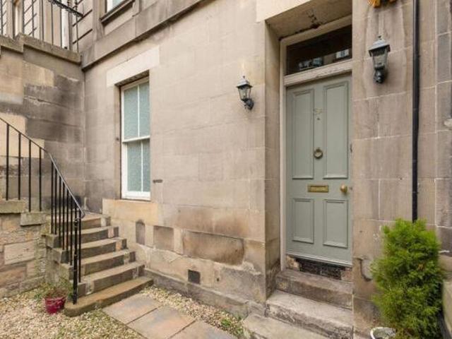 3 Bedroom Flat For Rent In West End