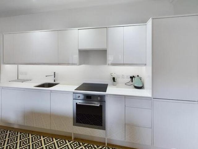 3 Bedroom Flat For Rent In West End, Edinburgh
