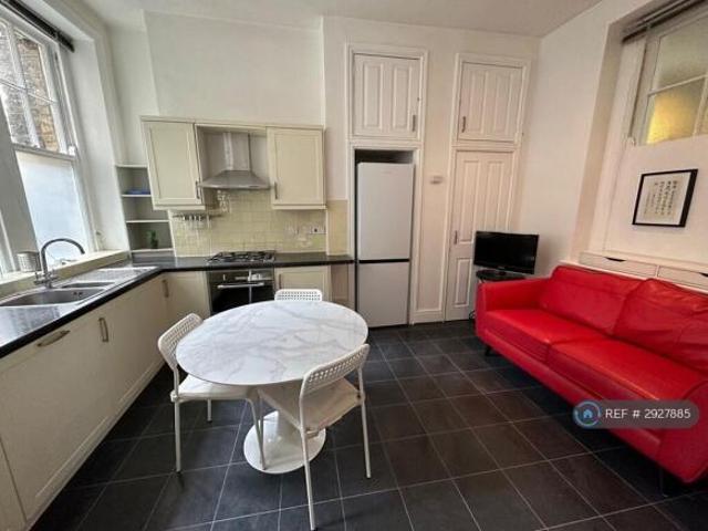 3 bedroom flat for rent in West Kensington, London, W14